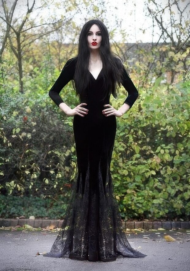 Goth vs Emo: Differences & Similarities. Which Are You?