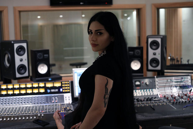 Dancing to a Darker Beat: Mahafsoun on Blending Belly Dance with Gothic ...